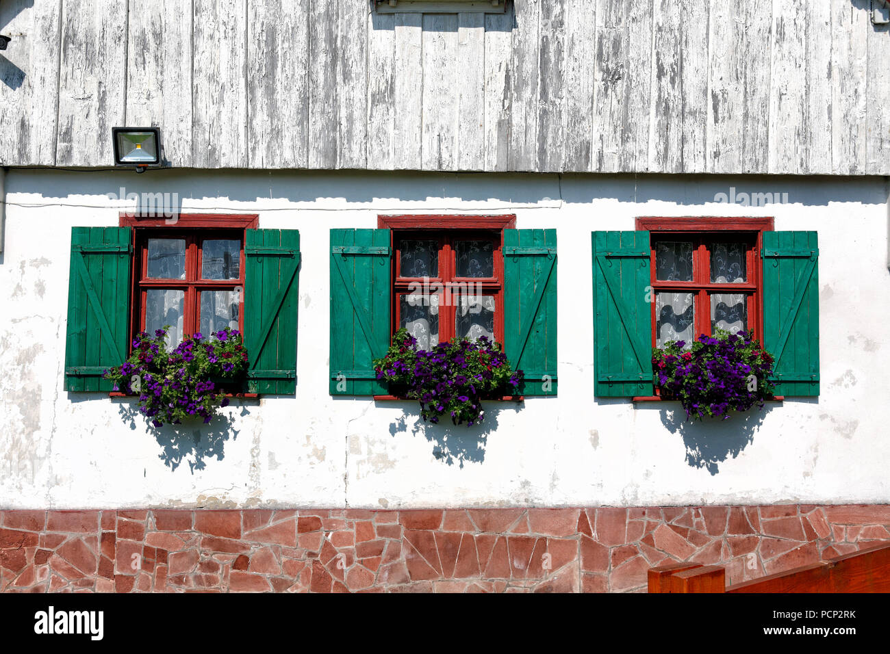 Windows front facade hi-res stock photography and images - Alamy