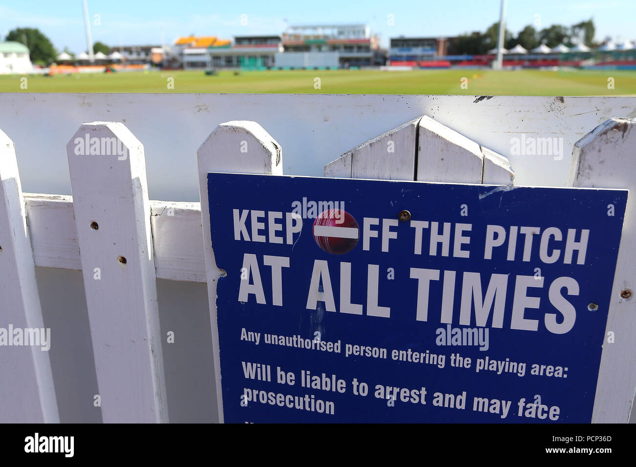 Keep off the cricket pitch sign hi-res stock photography and images - Alamy