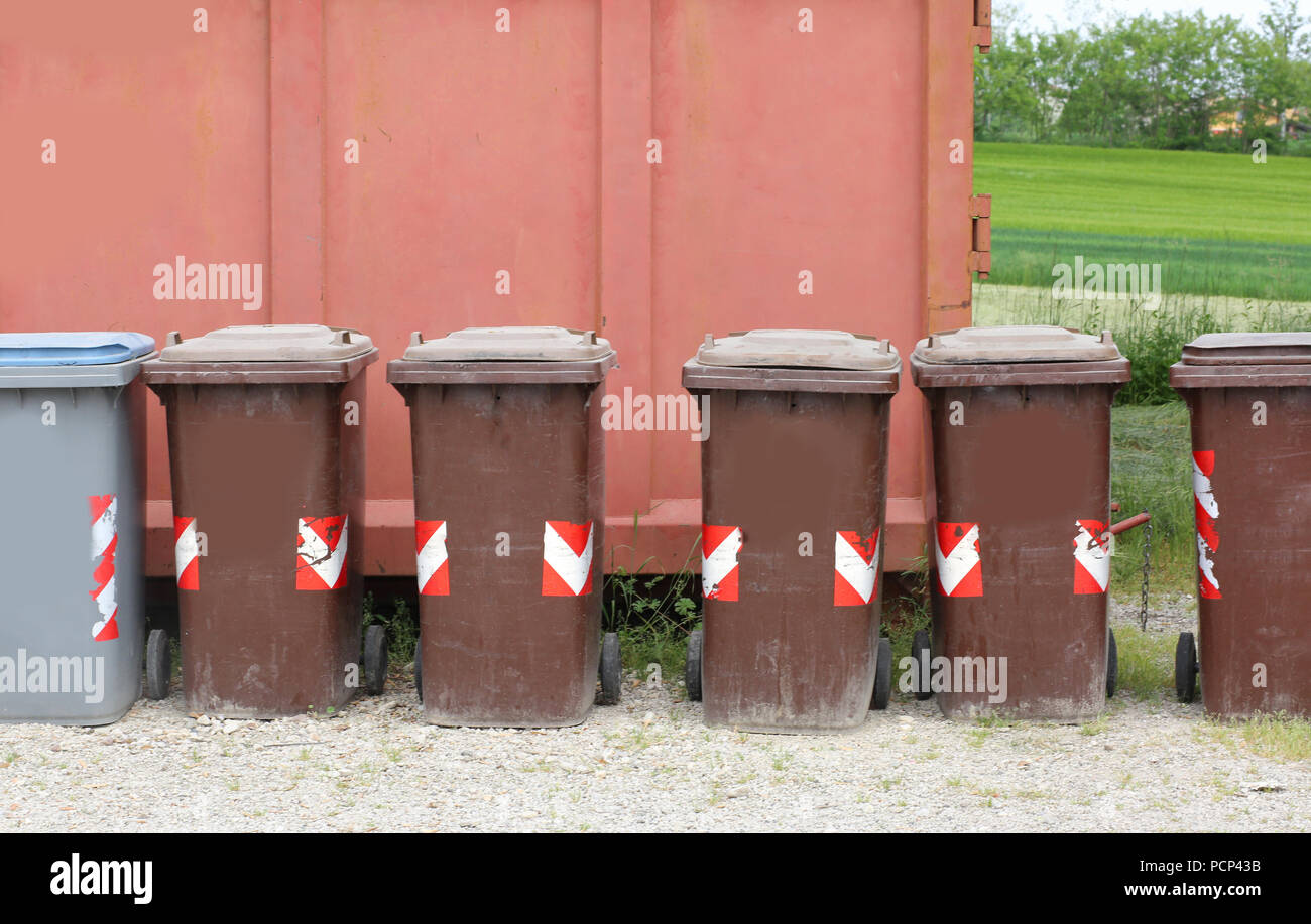 containers for recycling waste to properly dispose of all waste in ...