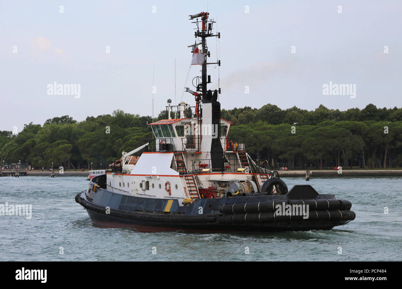 Powerful tugboat hi-res stock photography and images - Alamy