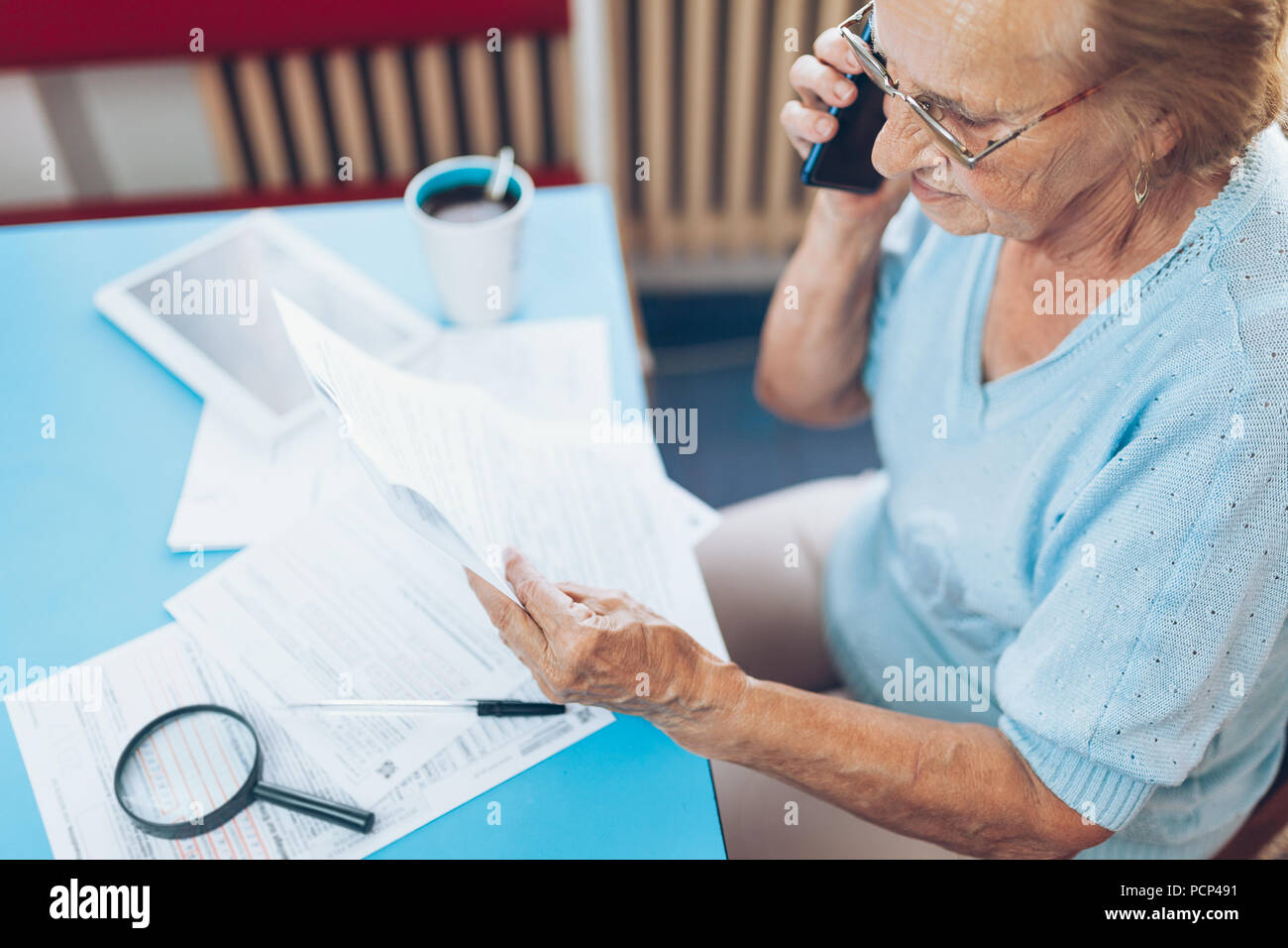 Call centre customer service frustration hi-res stock photography and ...