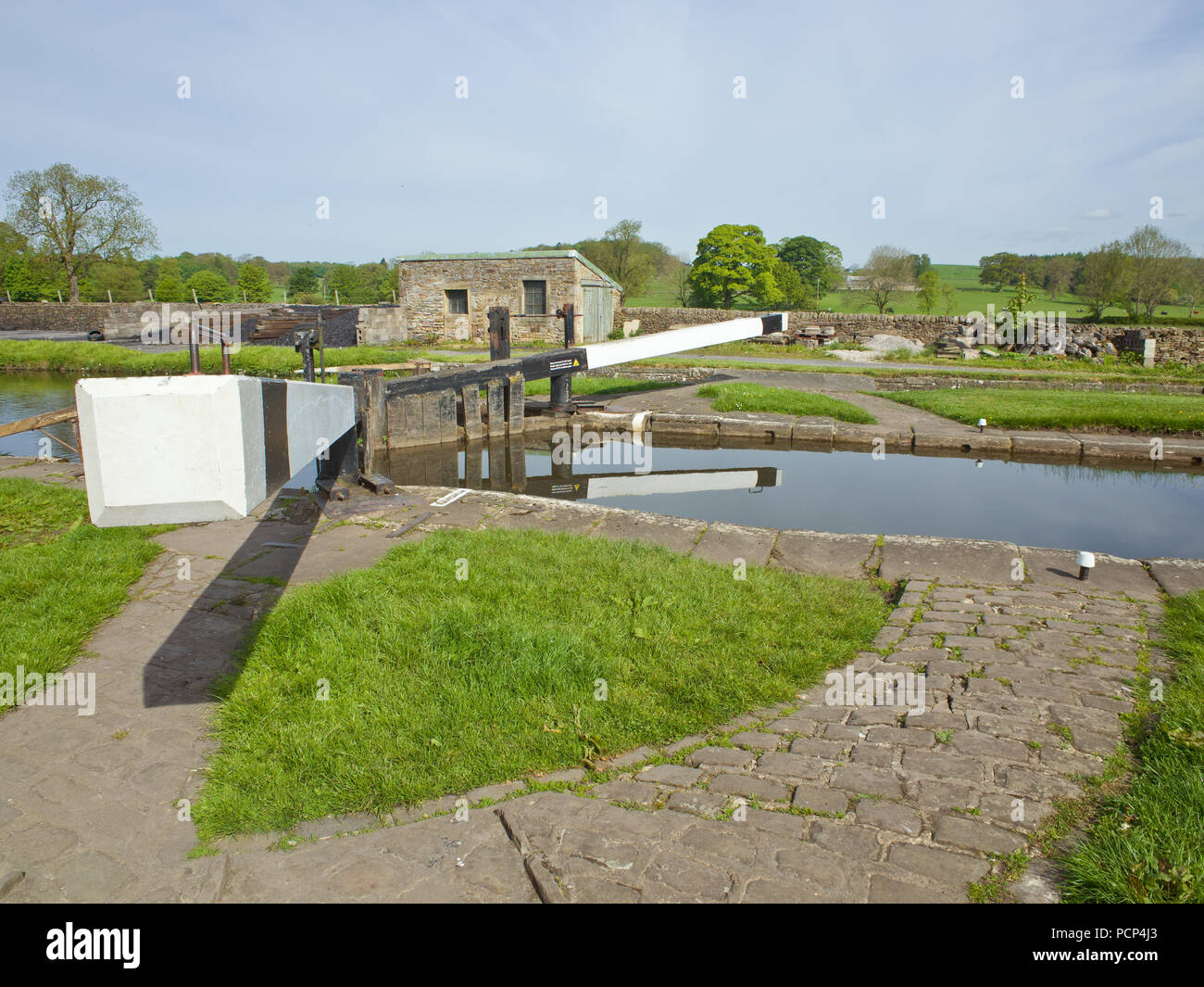 Gargrave canal hi-res stock photography and images - Alamy