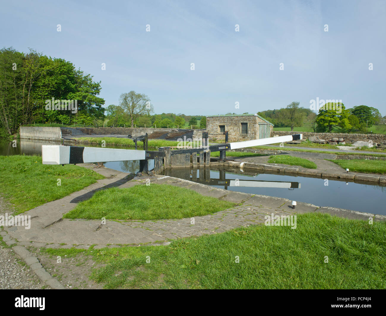 Gargrave canal hi-res stock photography and images - Alamy