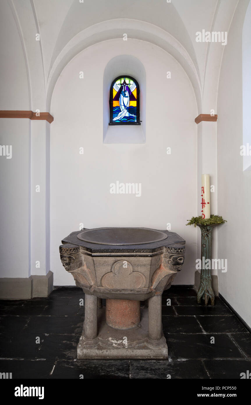 Taufbecken Stock Photos & Taufbecken Stock Images - Alamy