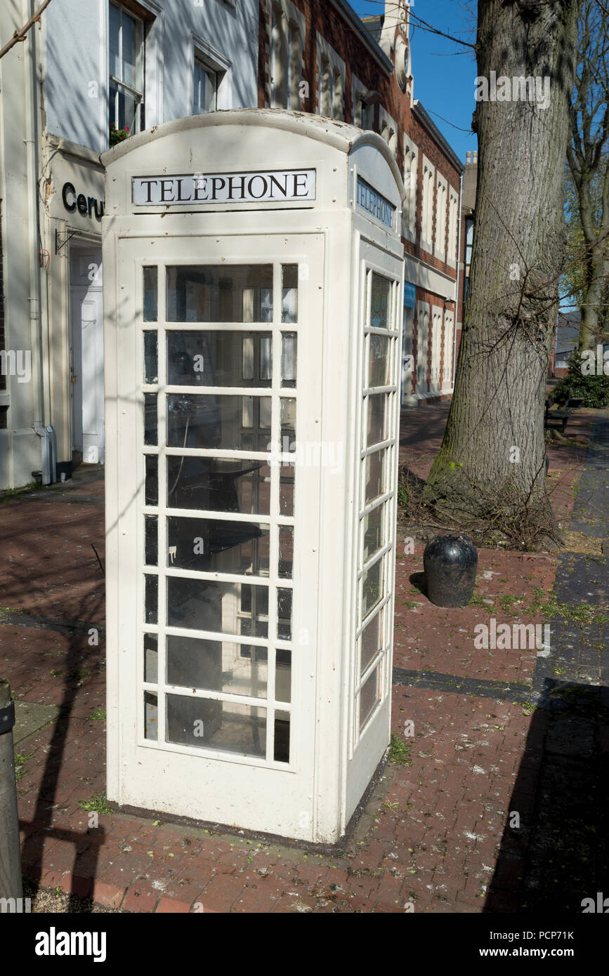 Hull telephone box hi-res stock photography and images - Alamy