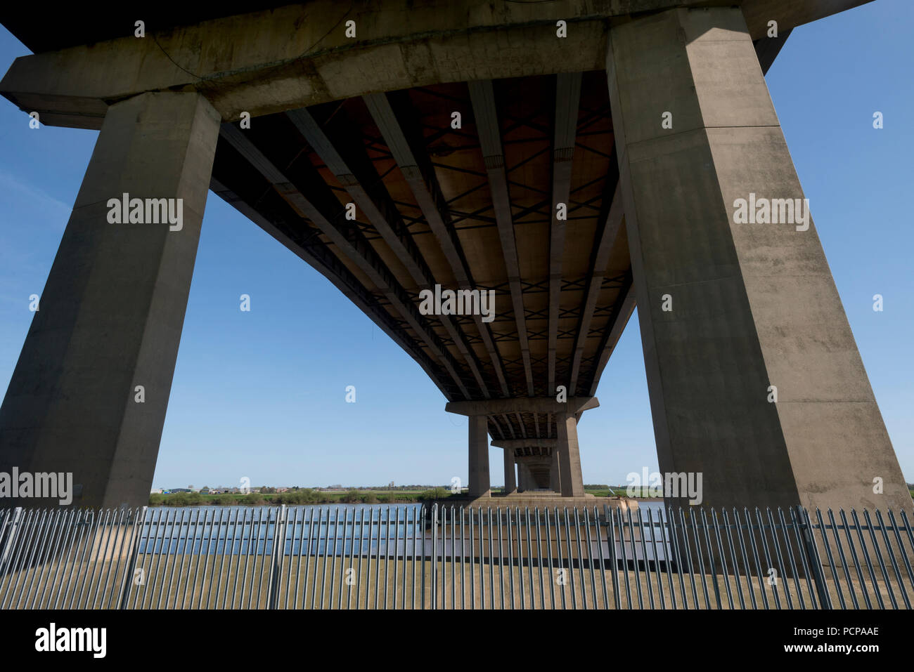 Hull ,M62 BRIDGE OVER THE RIVER OUSE AT HOWDEN Stock Photo - Alamy