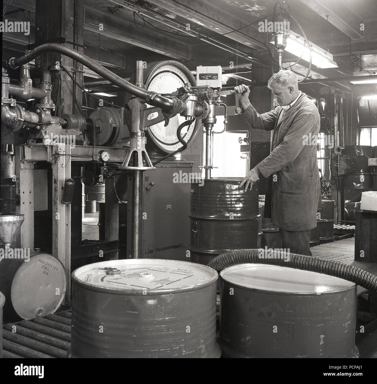 Oil industry 1950s hi-res stock photography and images - Alamy
