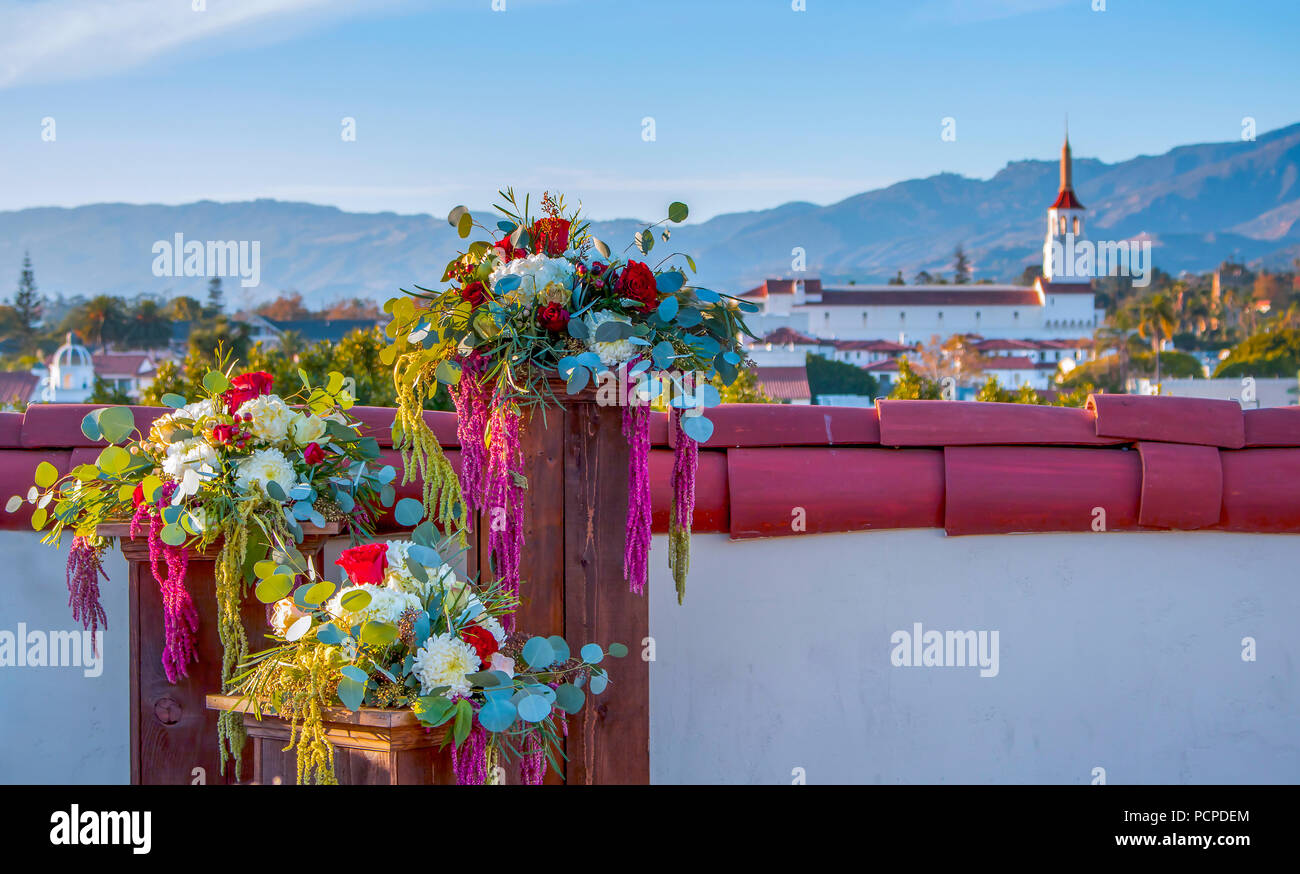 Buildings with beautiful flowers hi-res stock photography and images ...