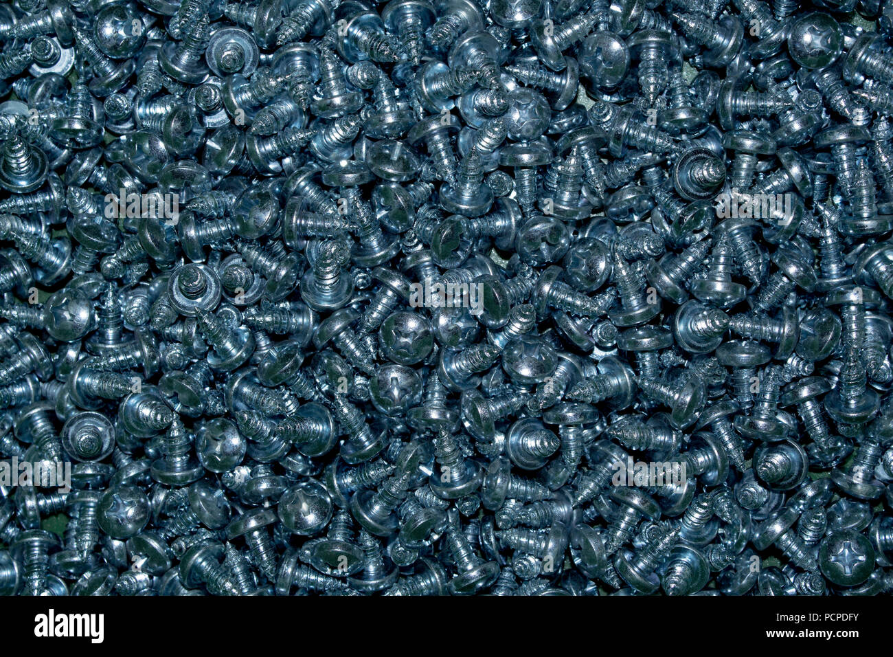 Pile of galvanized spiky metal steel screws Stock Photo - Alamy