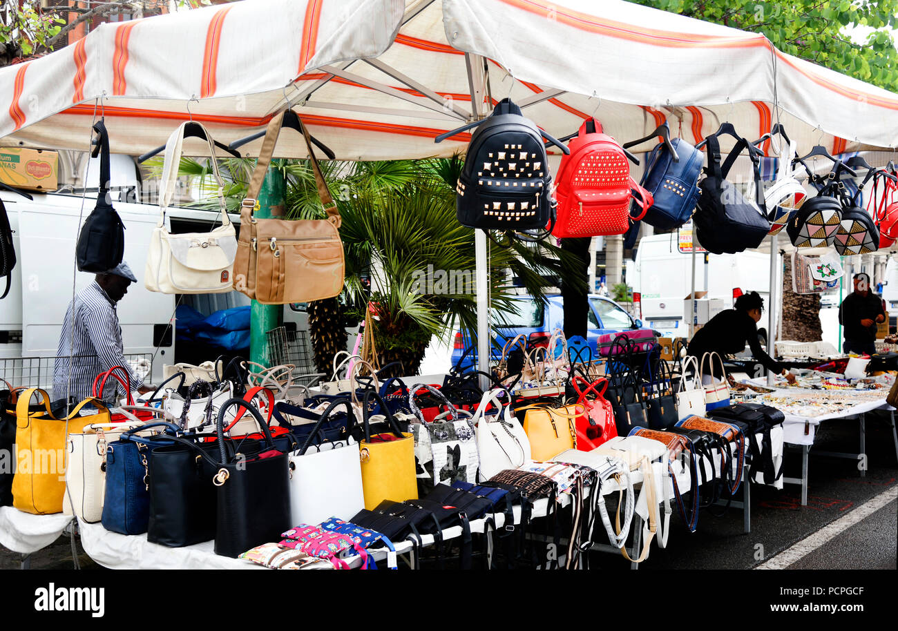 hand bag market stall Stock Photo - Alamy