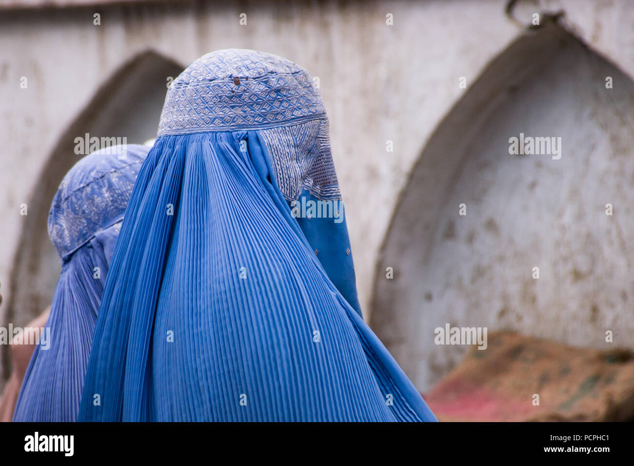Afghan woman in burqa hi-res stock photography and images - Alamy