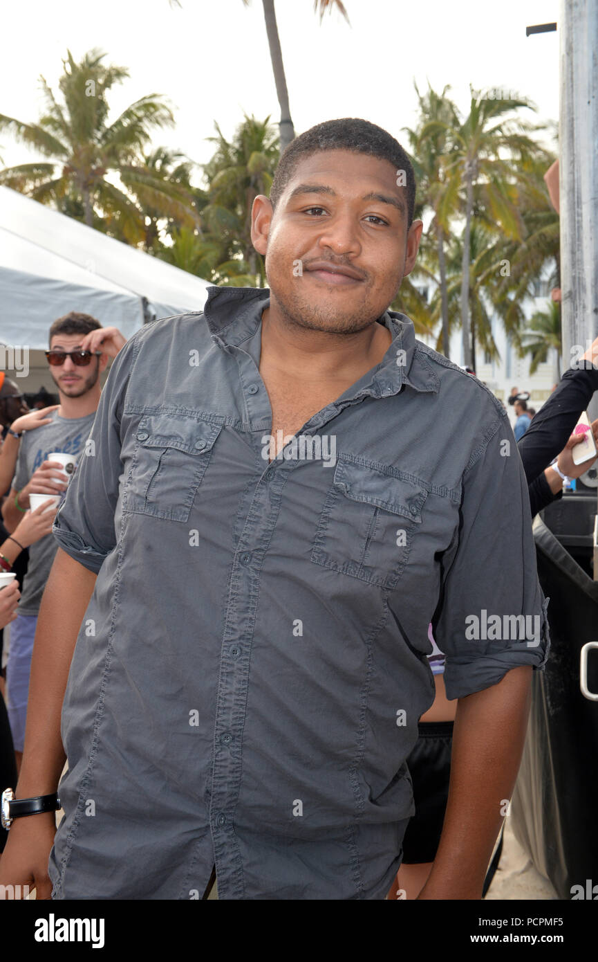 MIAMI BEACH, FL - FEBRUARY 08: Actor Omar Benson Miller parties in ...