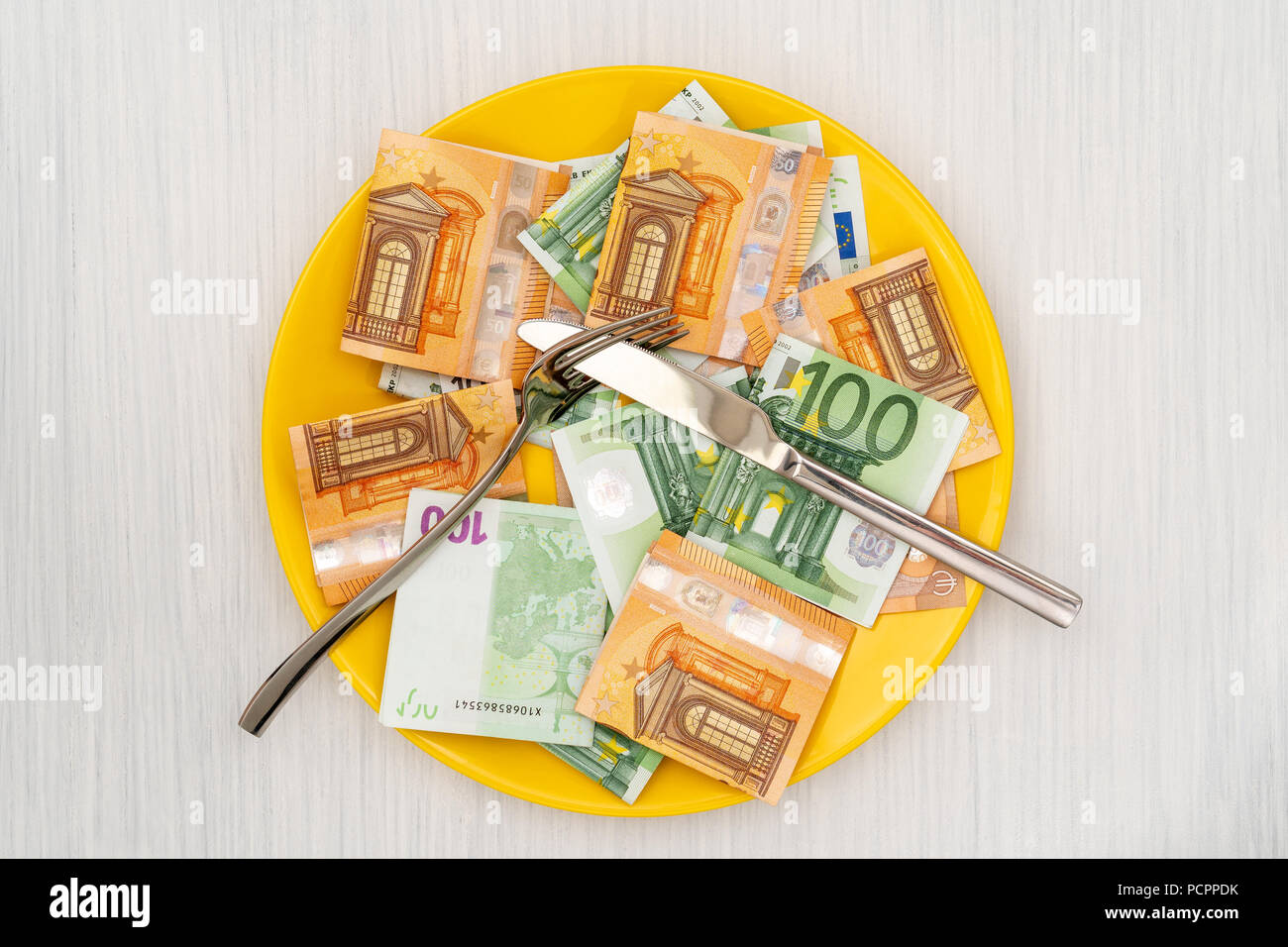 Spending money on food hi-res stock photography and images - Alamy