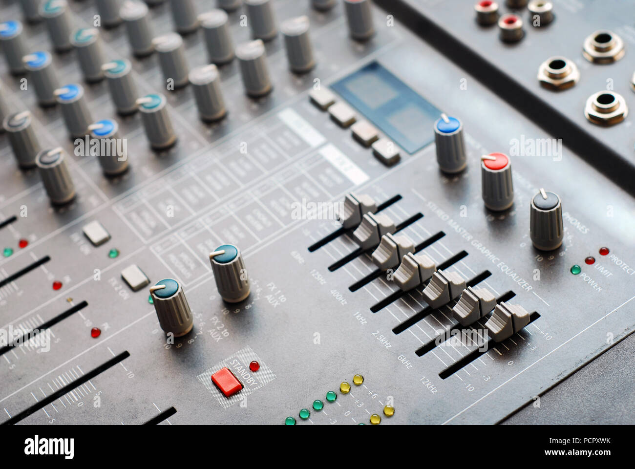 Mixing board hi-res stock photography and images - Alamy