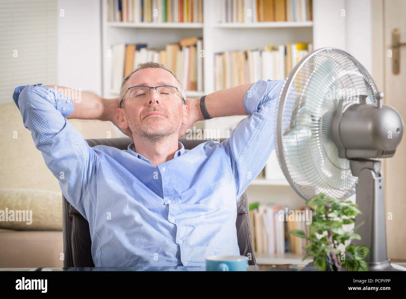 Working in hot weather hi-res stock photography and images - Alamy