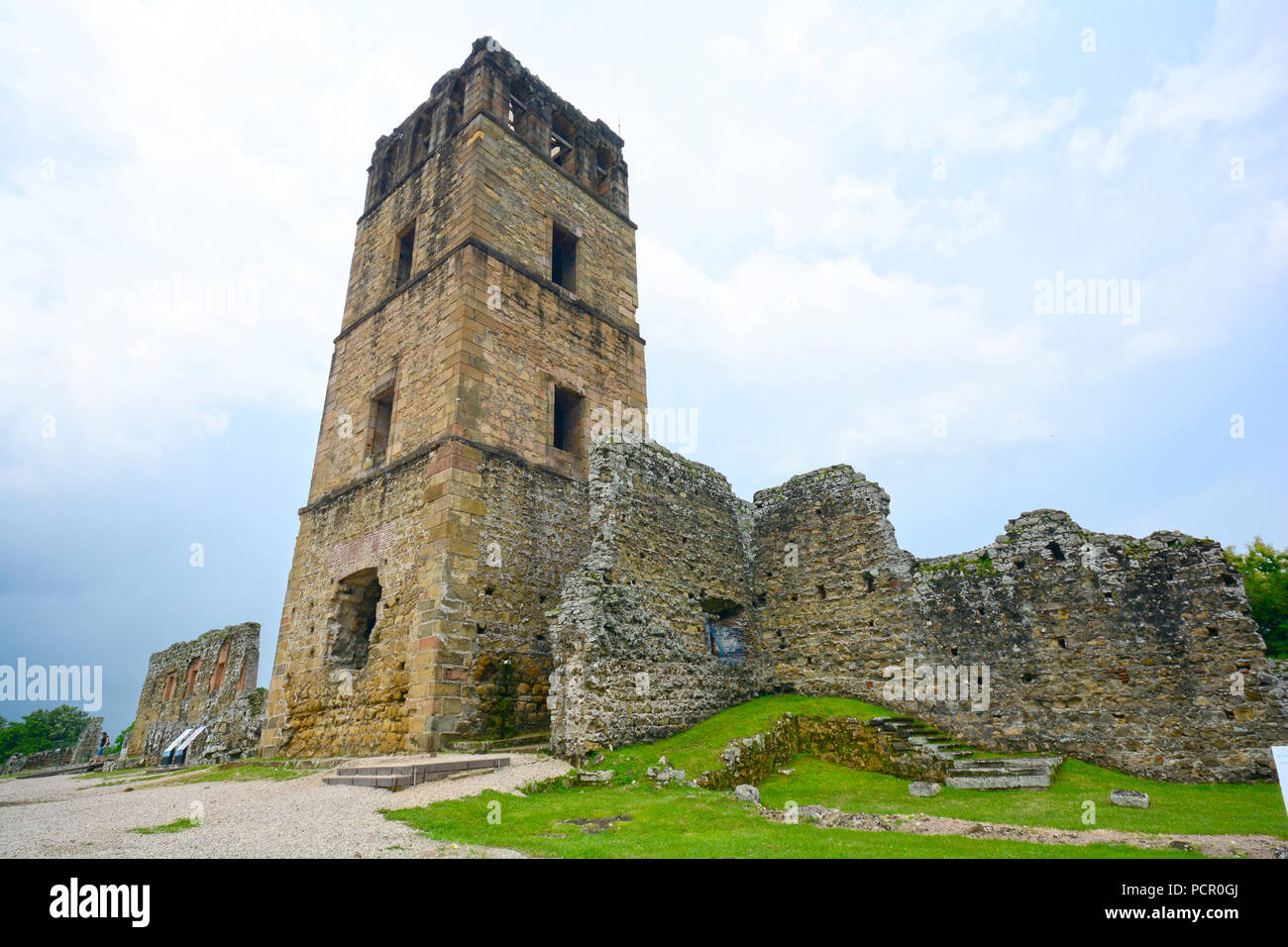 Panama viejo cathedral tower ruins hi-res stock photography and images ...