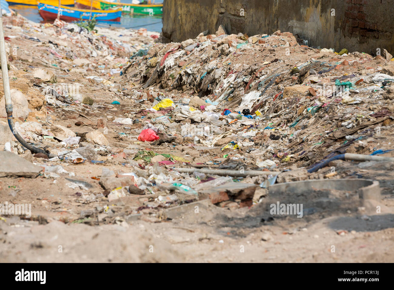 a lot of garbage in the street, India Stock Photo - Alamy