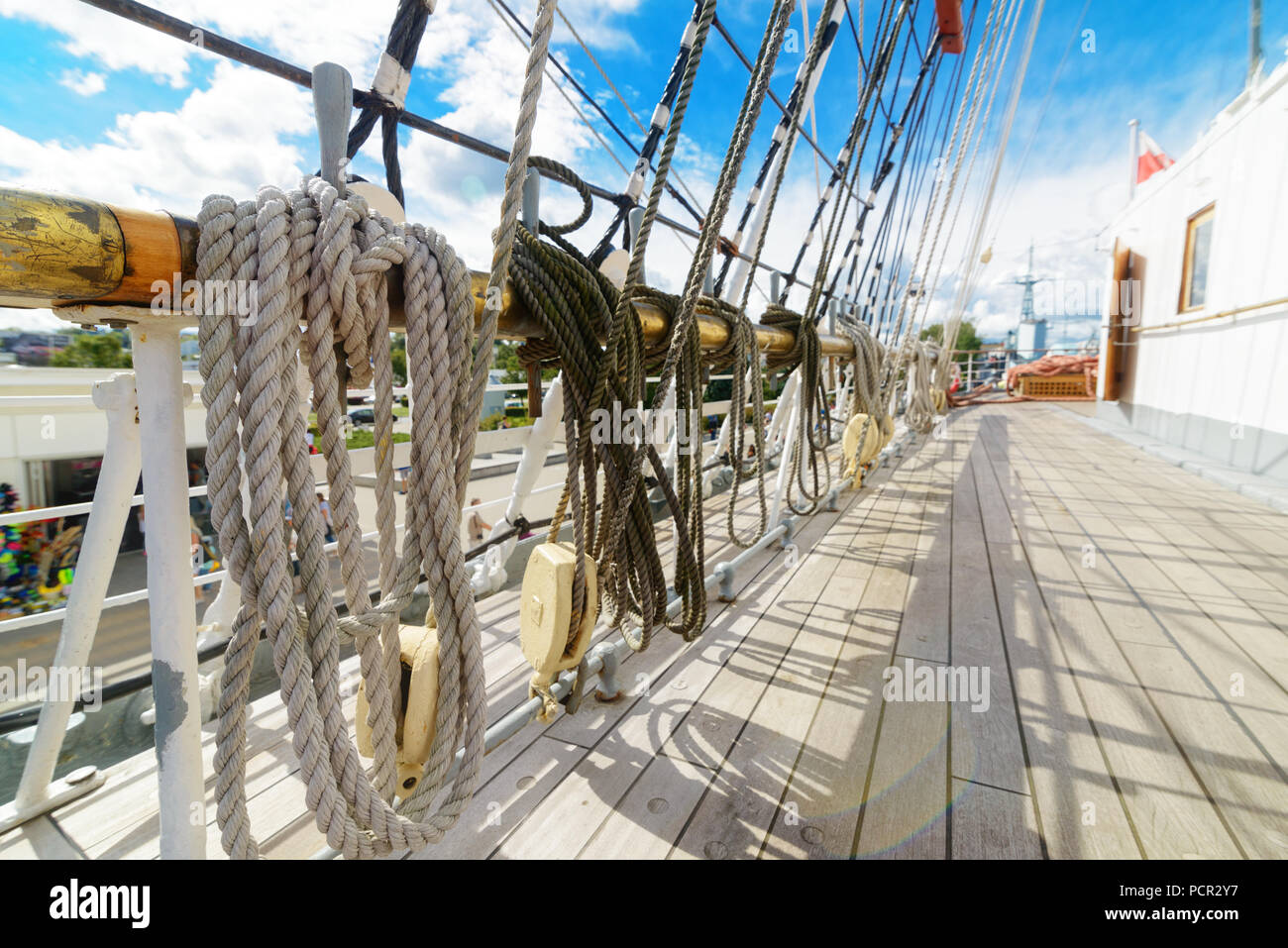 Ropes wood on pirate ship hi-res stock photography and images - Alamy