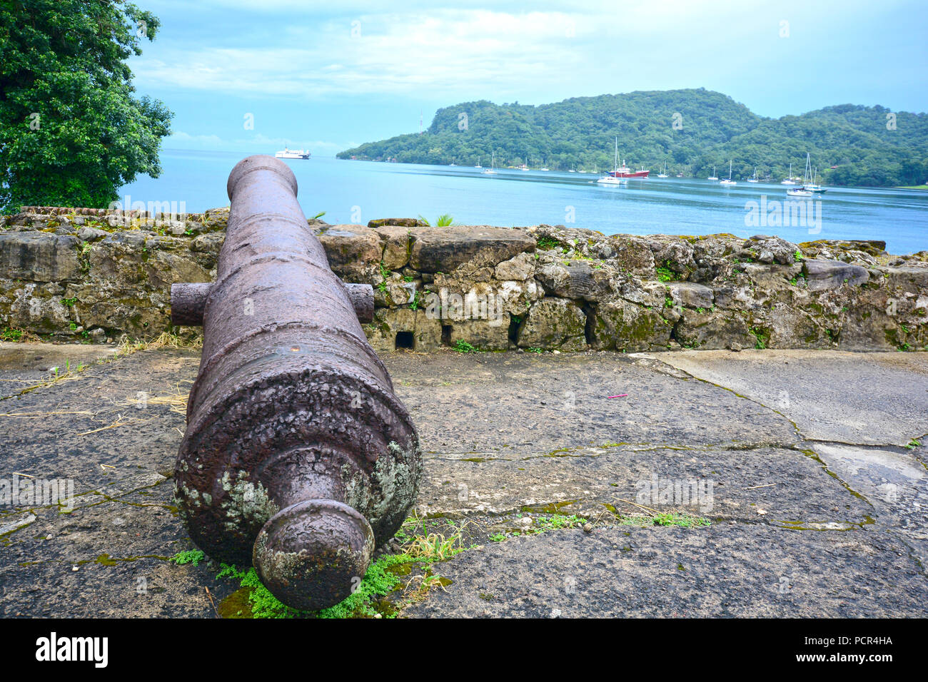 Old Spanish fort cannon at Portobello, Panama Stock Photo - Alamy