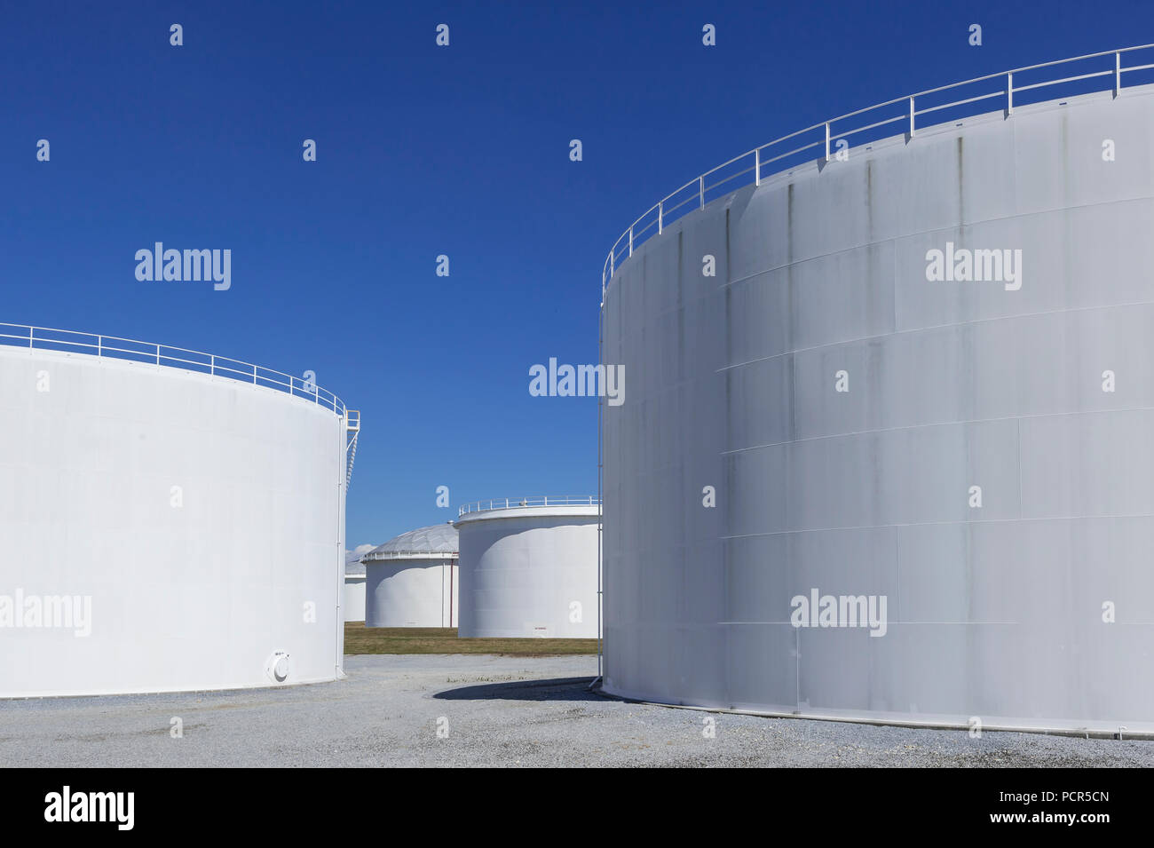 New jersey oil tanks hi-res stock photography and images - Alamy