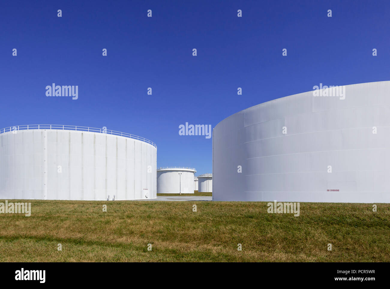 New jersey oil tanks hi-res stock photography and images - Alamy