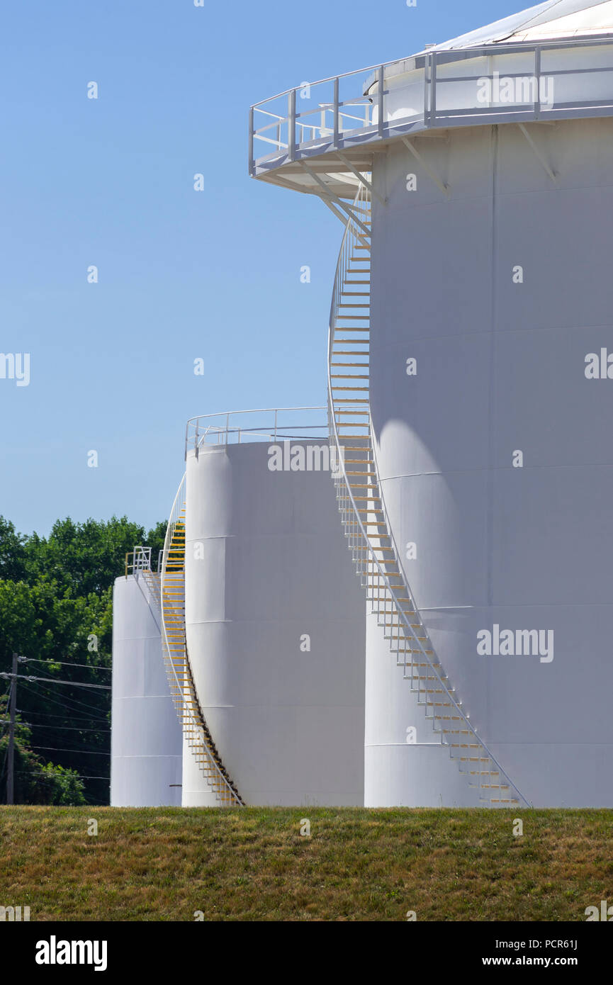 Vertical tank storage hi-res stock photography and images - Alamy