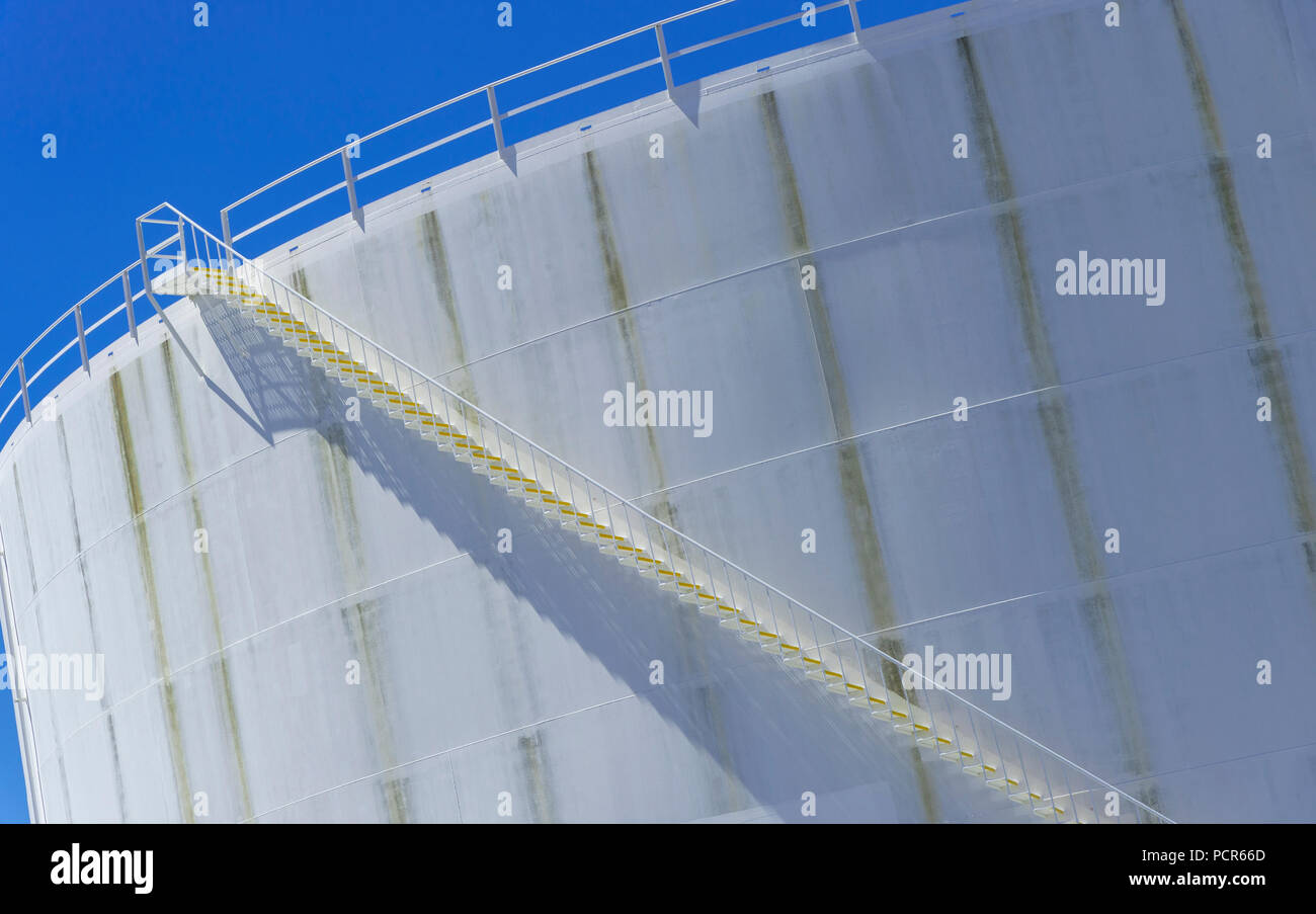 New jersey oil tanks hi-res stock photography and images - Alamy