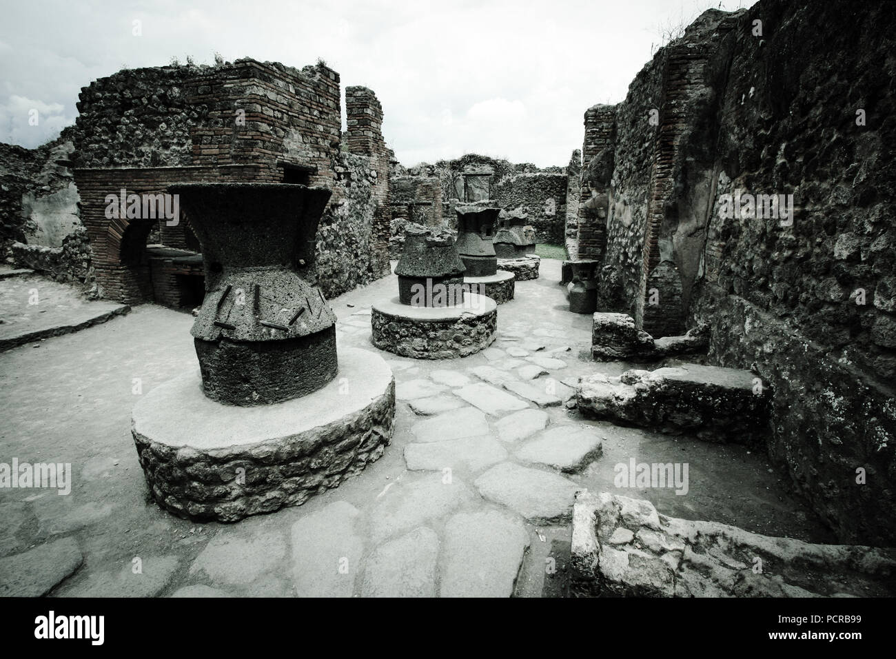 Ancient bakery hi-res stock photography and images - Alamy