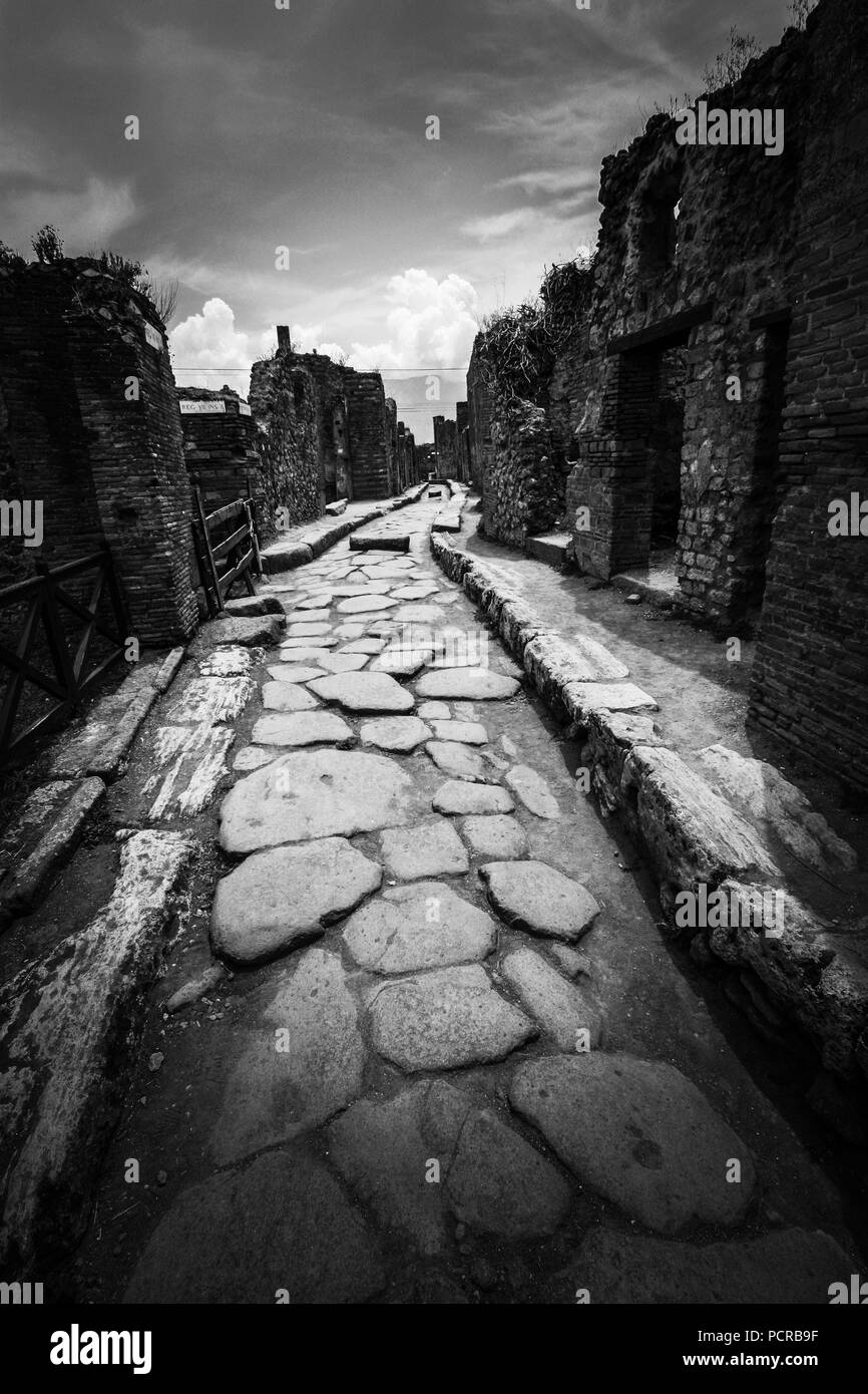 Pompeii street view hi-res stock photography and images - Alamy