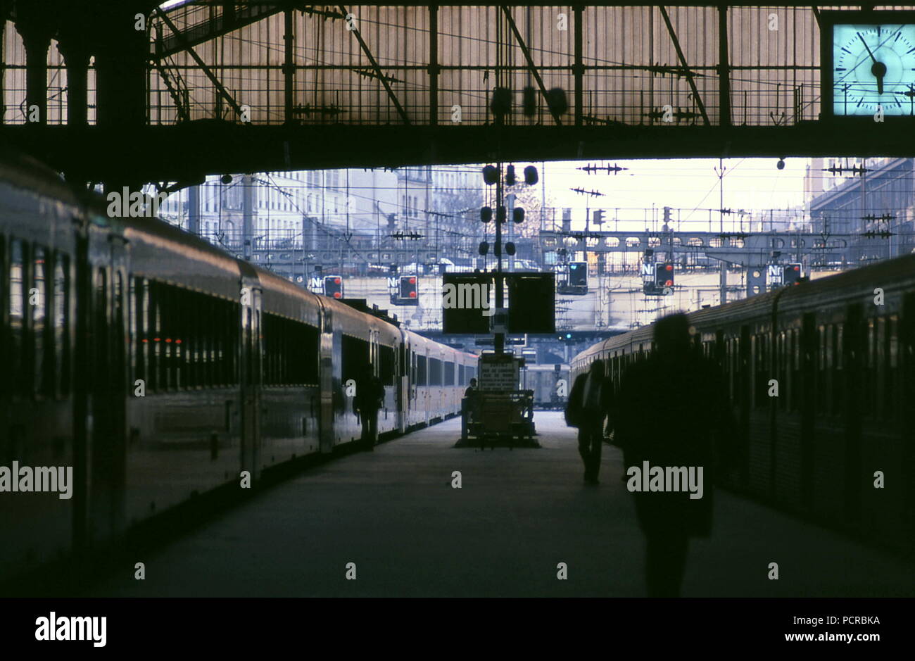 Claude monet the saint lazare station hi-res stock photography and ...