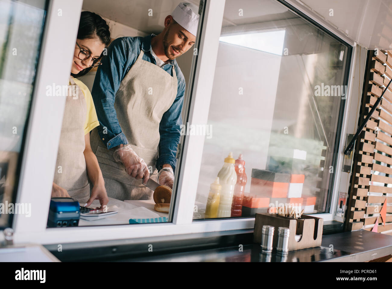 Fast food cafe workers hi-res stock photography and images - Alamy