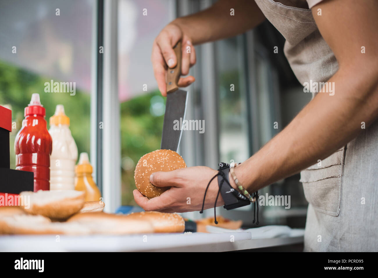 Cutting bun hi-res stock photography and images - Alamy