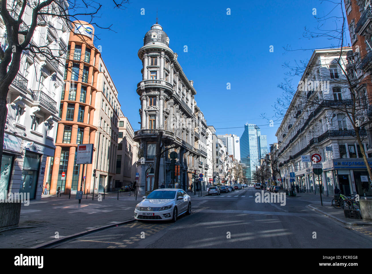 Triangle shaped building hi-res stock photography and images - Alamy