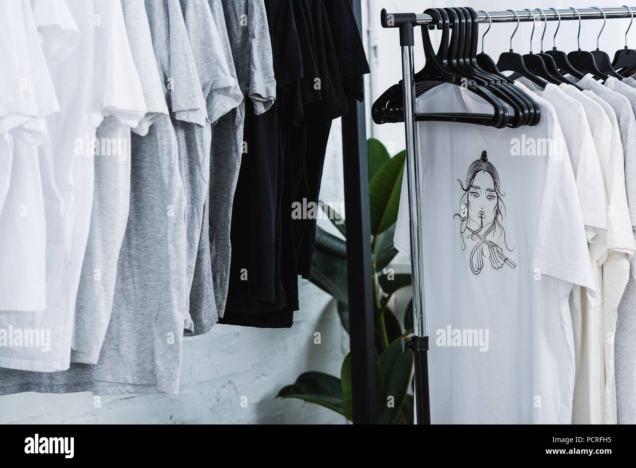 Empty design studio clothes hi-res stock photography and images - Alamy