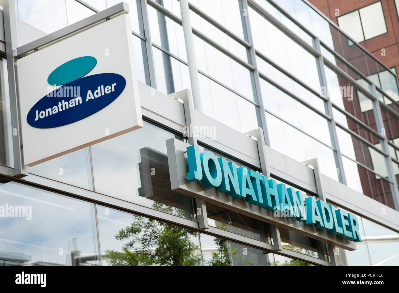 Jonathan adler hi-res stock photography and images - Alamy