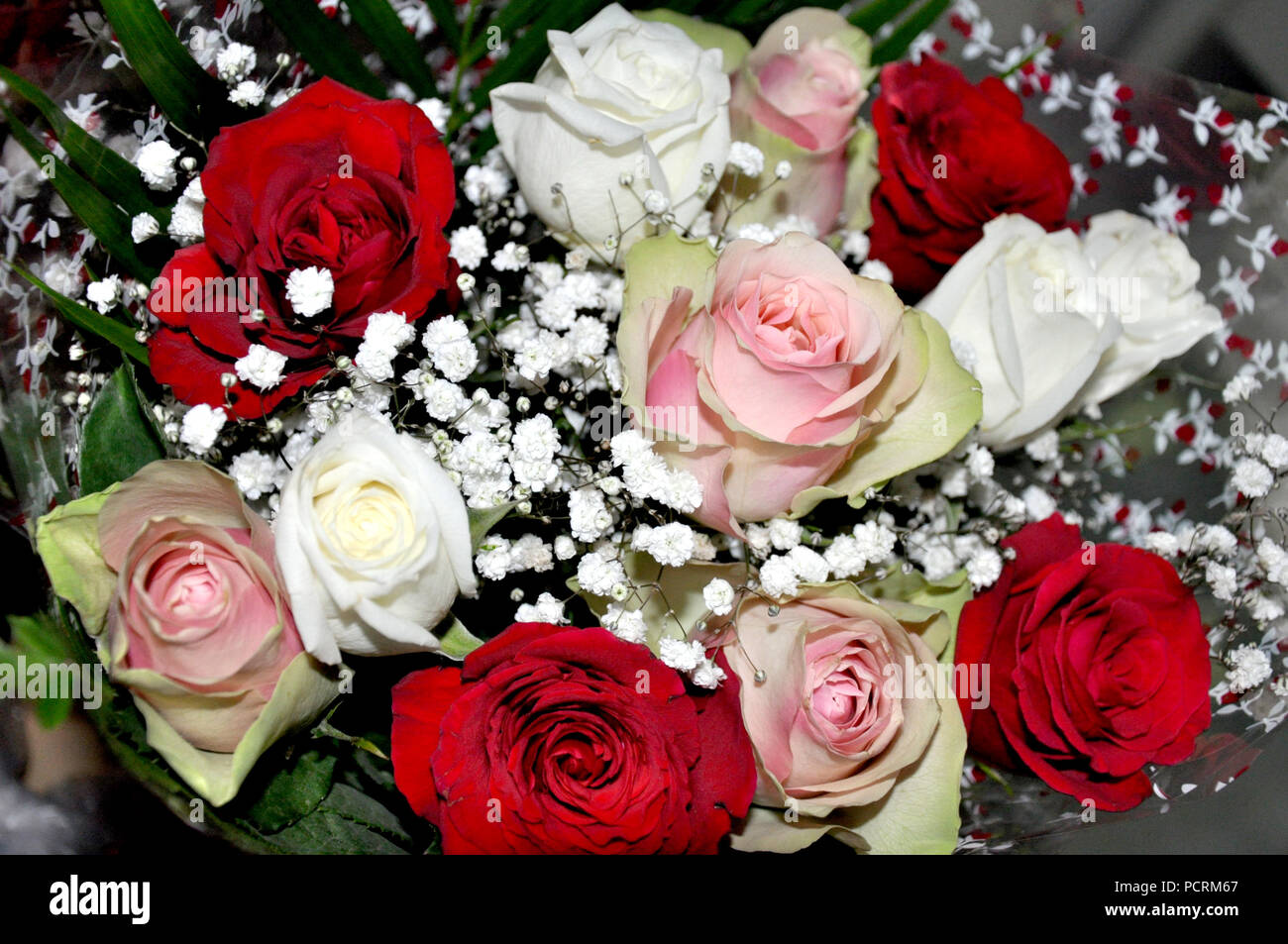 Engagement ring in bed red hi-res stock photography and images - Alamy