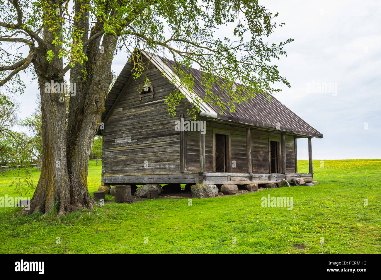 Medieval farm house hi-res stock photography and images - Alamy