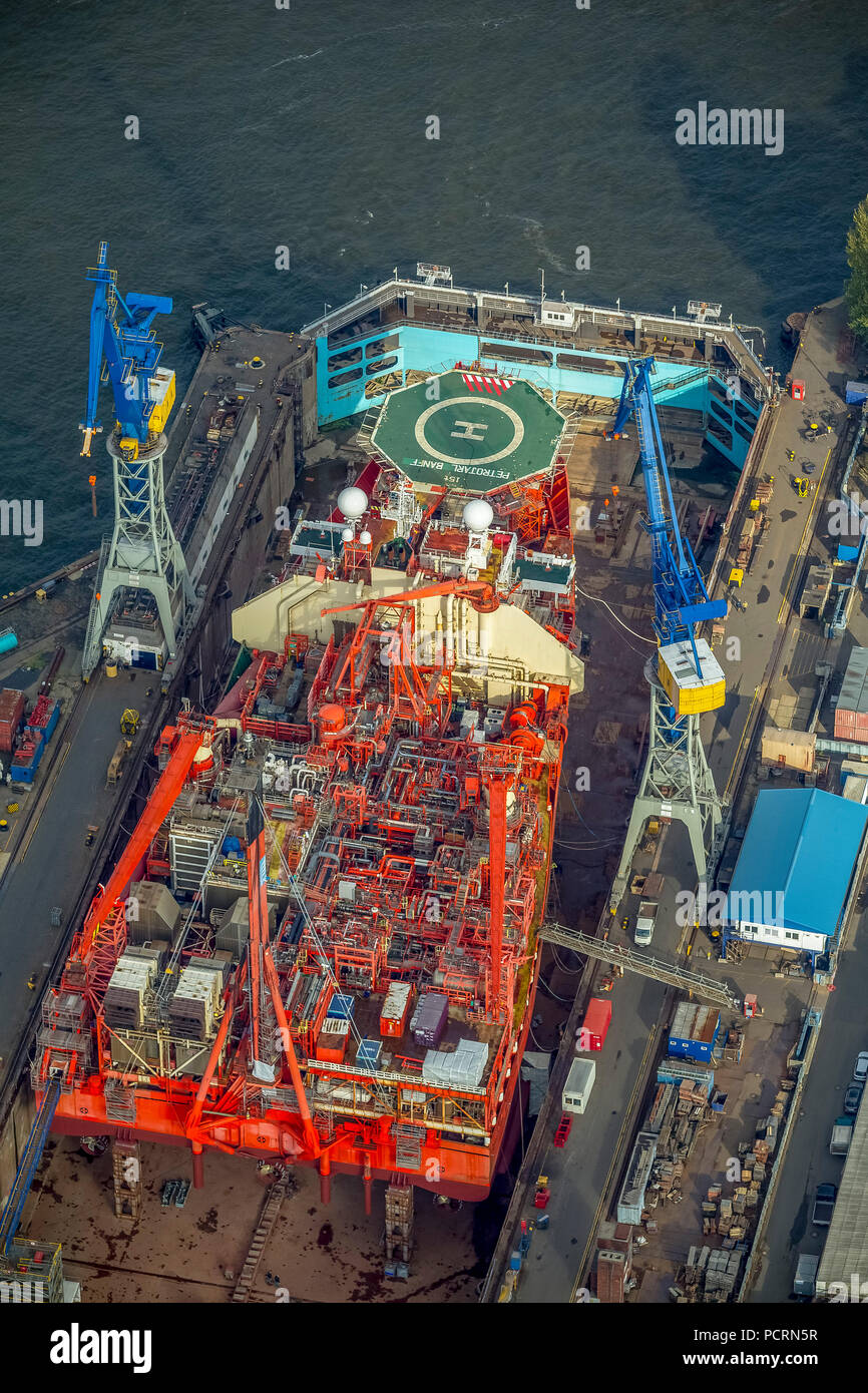 Port of Hamburg, shipyard Blohm + Voss, oil drillship in the roads ...