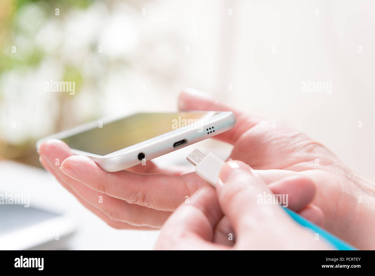 Connecting charge cable hi-res stock photography and images - Alamy