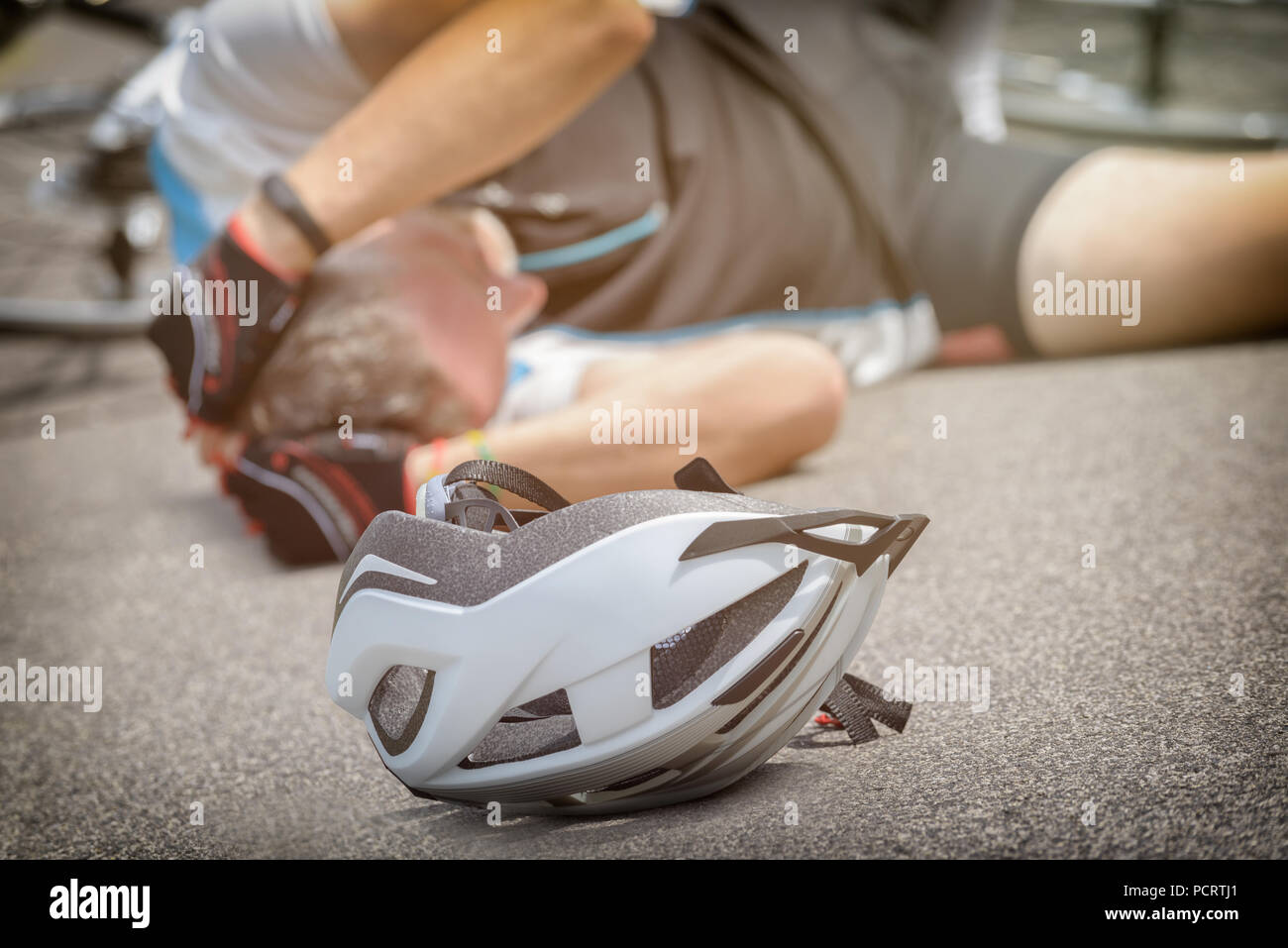 Cyclist crash helmet hi-res stock photography and images - Alamy