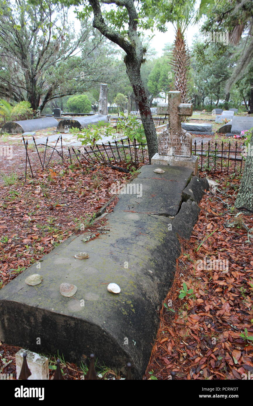 Cedar Key Cemetery, est 1886 Stock Photo - Alamy