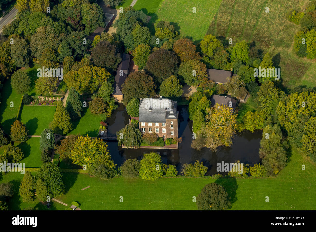 Haus wohnung is a moated castle in voerde hi-res stock photography and ...