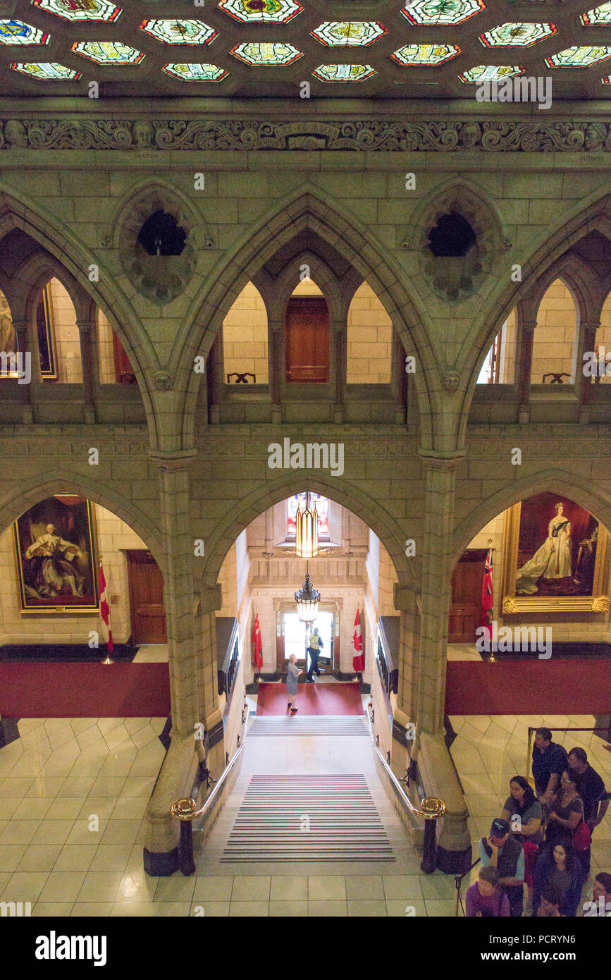 Foyer vertical hi-res stock photography and images - Alamy