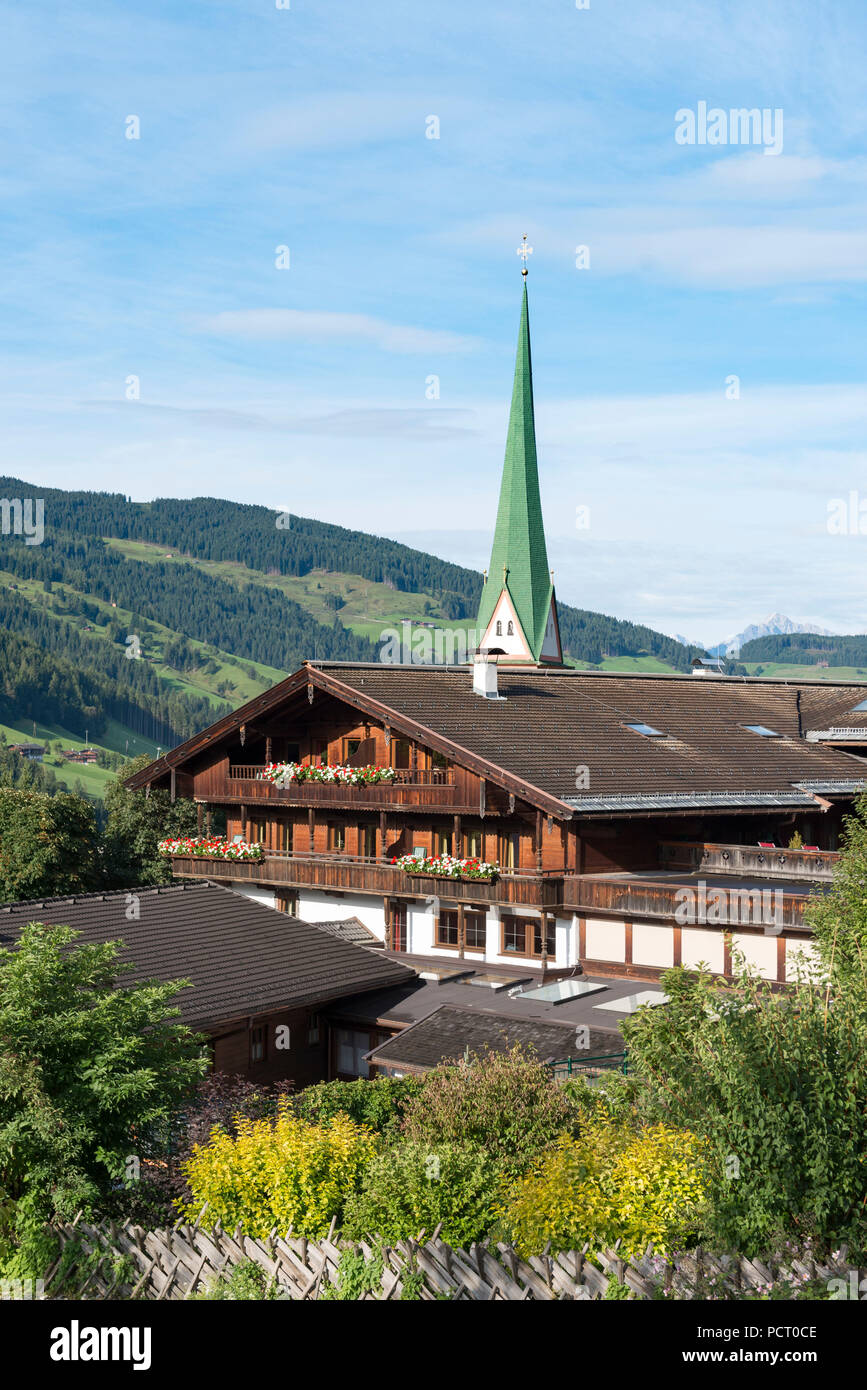 Austria, Tyrol, Alpbach valley, Alpbach with the parish church Stock ...