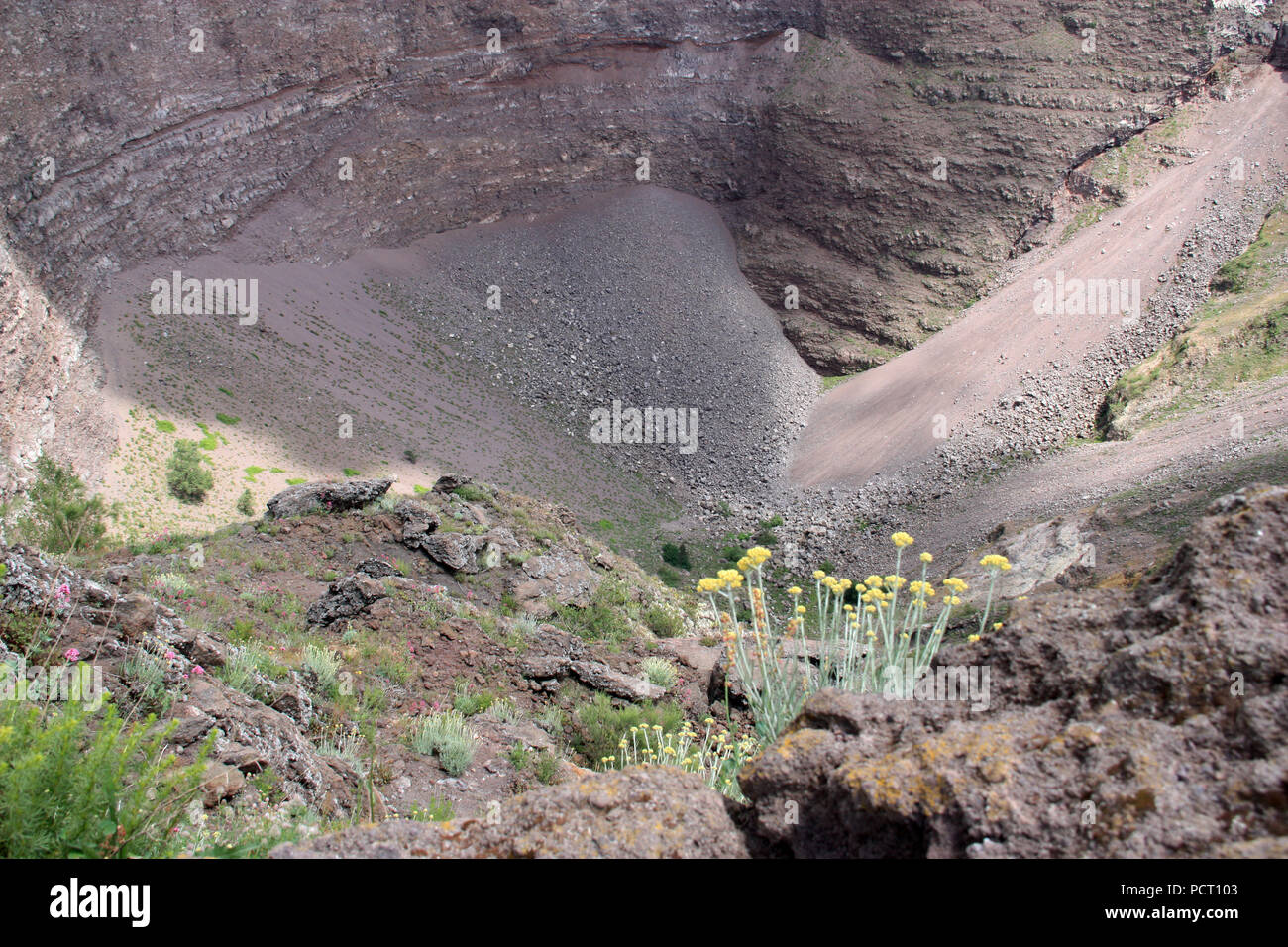 Spectacular view of the crater of Mount Vesuvius - near Naples, Golfo ...