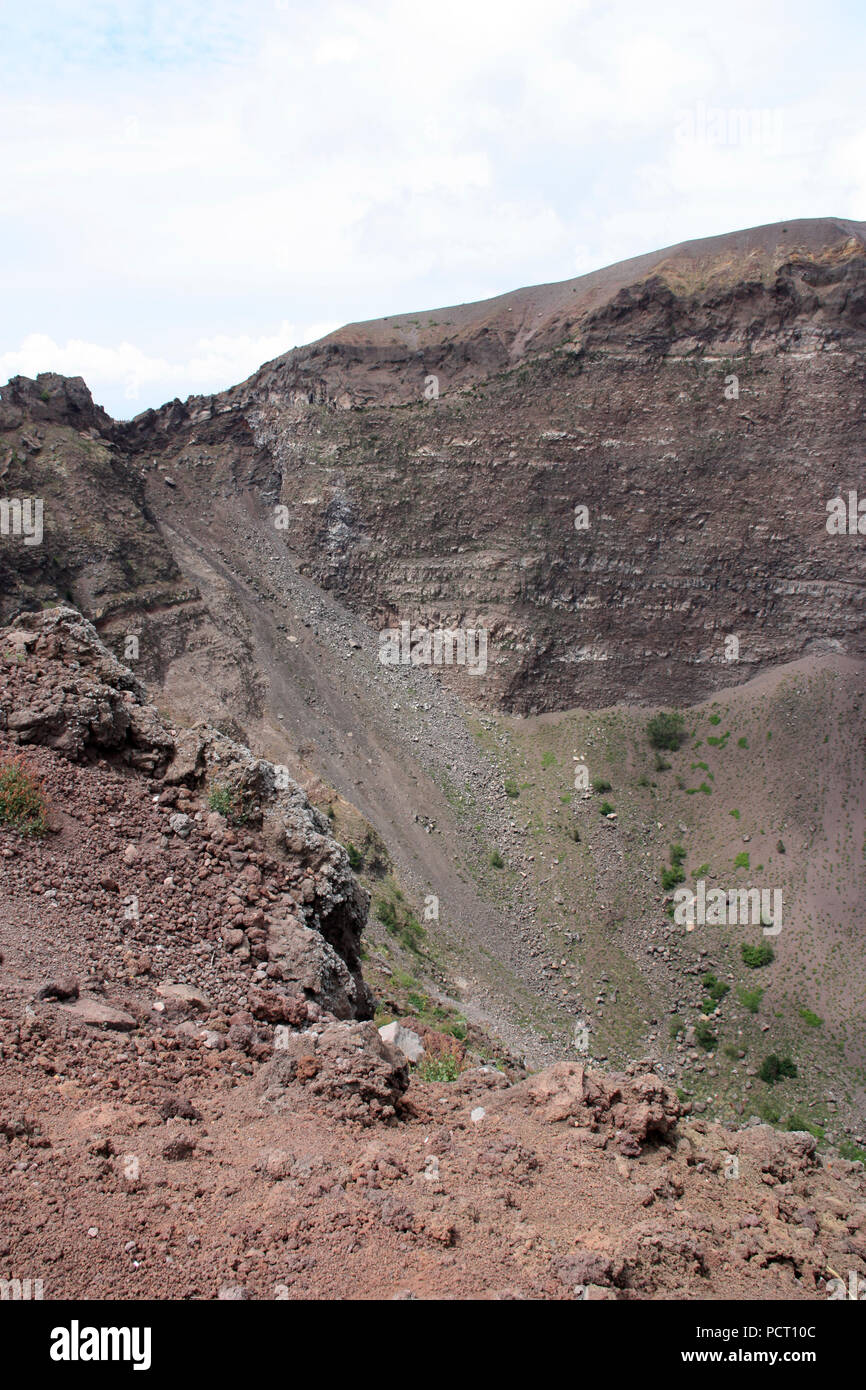 Spectacular view of the crater of Mount Vesuvius - near Naples, Golfo ...