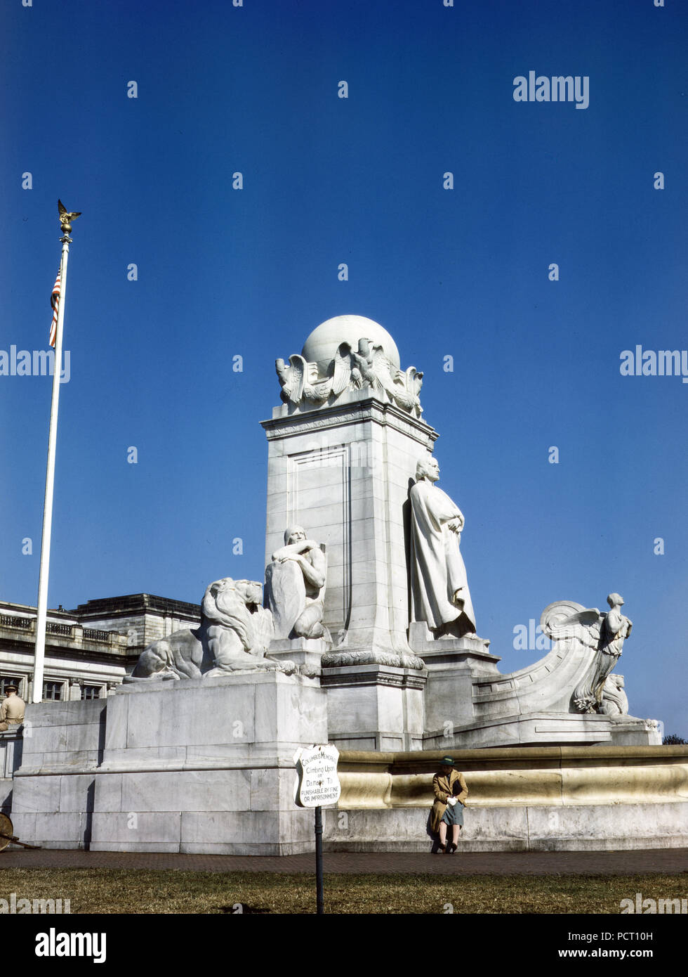 Columbus Fountain and statue in front of Union Station, Washington, D.C ...