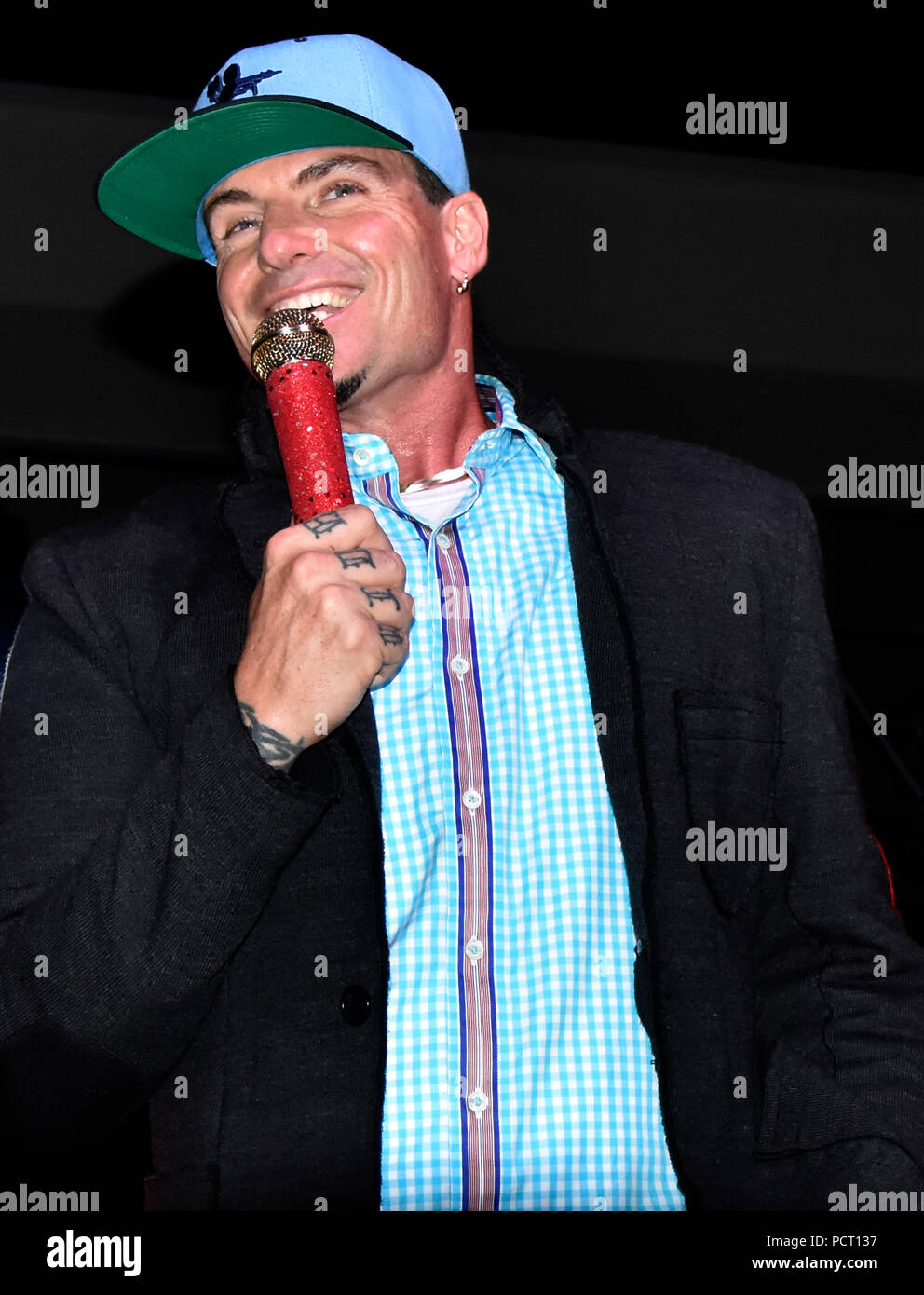 HOLLYWOOD FL - NOVEMBER 13: Robert Van Winkle aka Vanilla Ice performs ...
