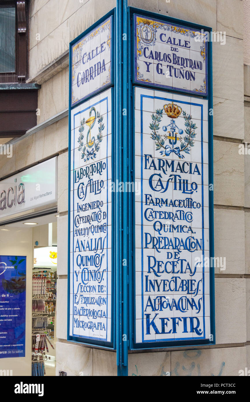 Spanish farmacia hi-res stock photography and images - Alamy