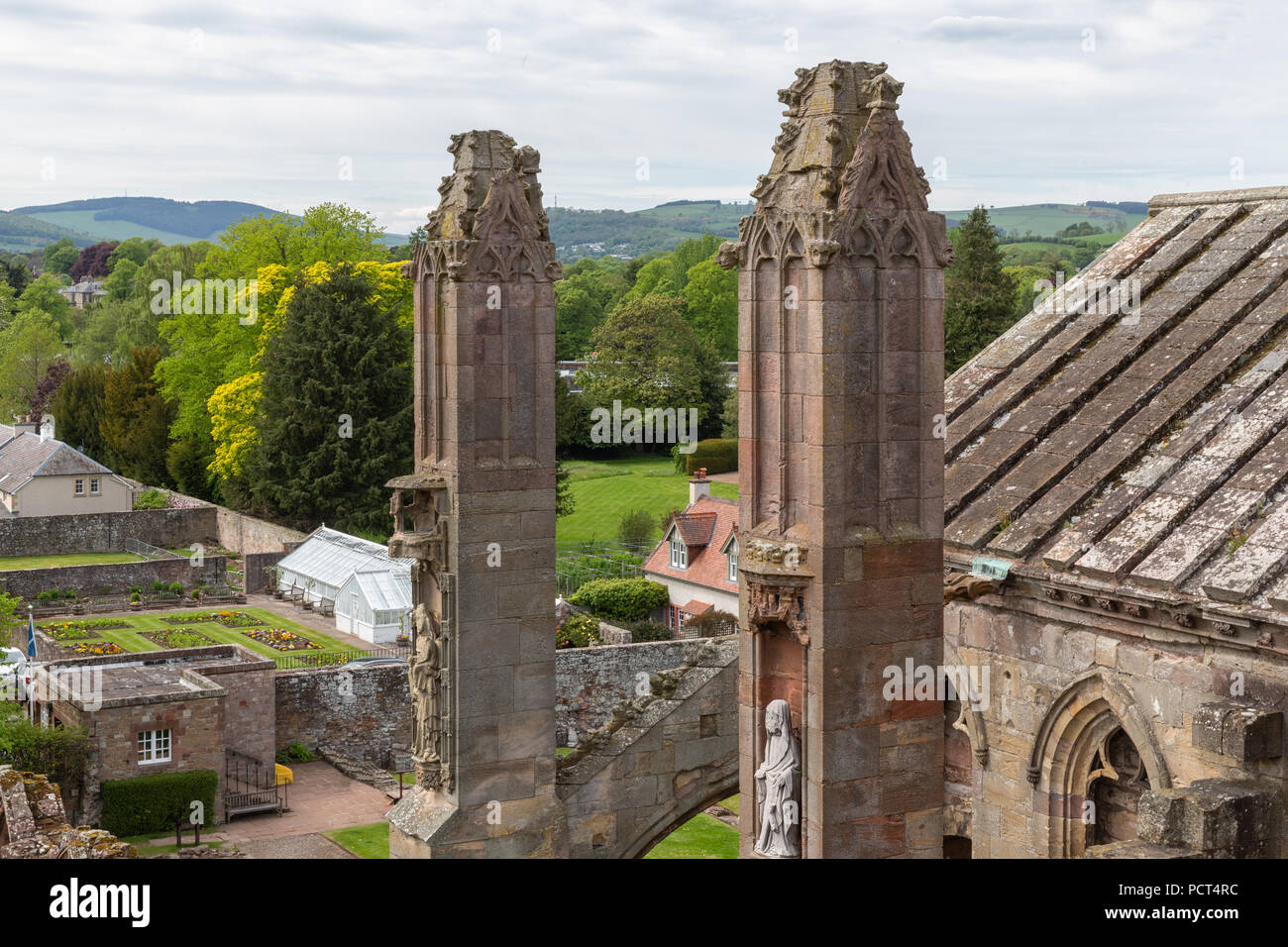 Abbey wall courtyard hi-res stock photography and images - Alamy